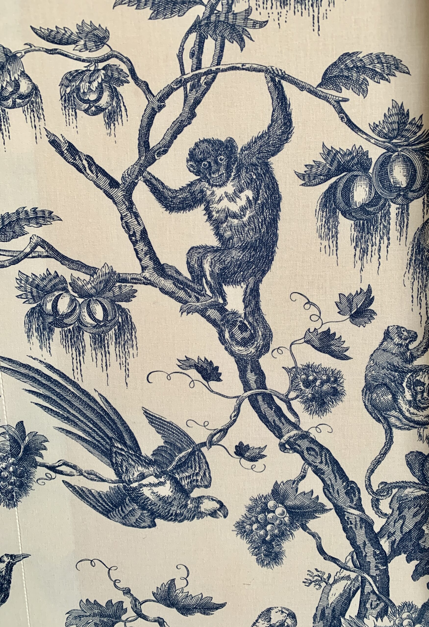 10 Lovely Wallpapers and Matching Fabrics for a Modern Antique Room ...